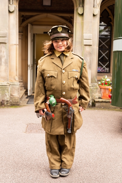 Thousands head back to the 40s – The Voice