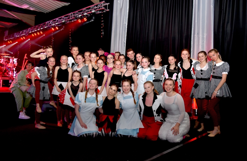 GALLERY – A Night in Wonderland raises thousands – The Voice