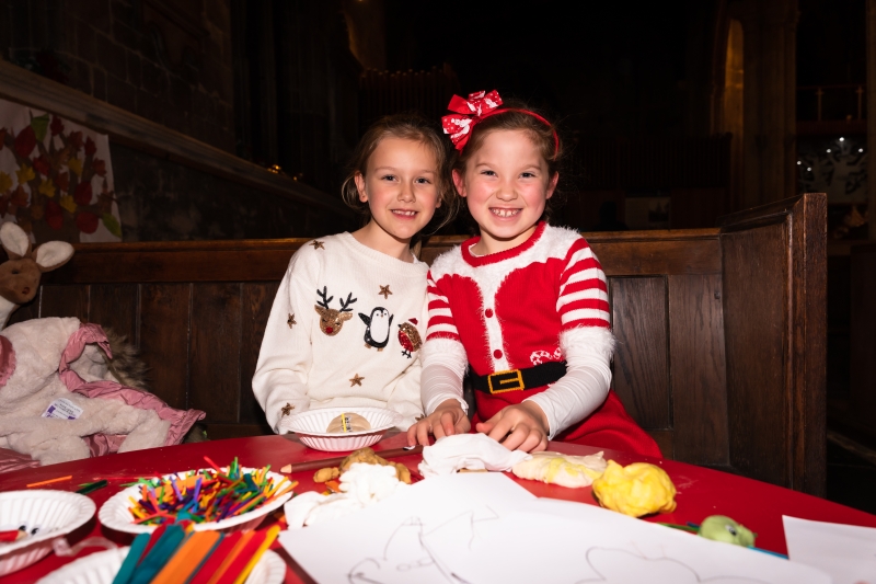 GALLERY – Lantern fun lights up Christmas in Holbeach – The Voice