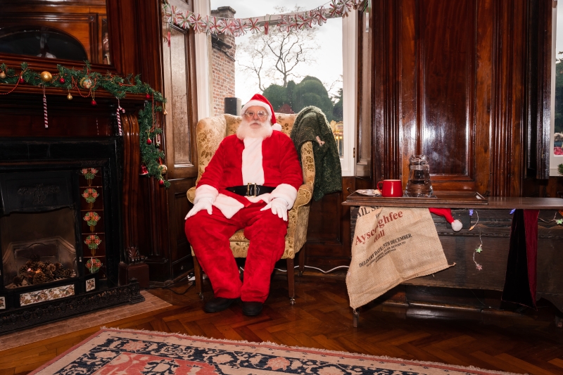 GALLERY – Christmas comes to Spalding – The Voice