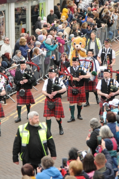 GALLERY – Spalding Flower Parade part two – The Voice