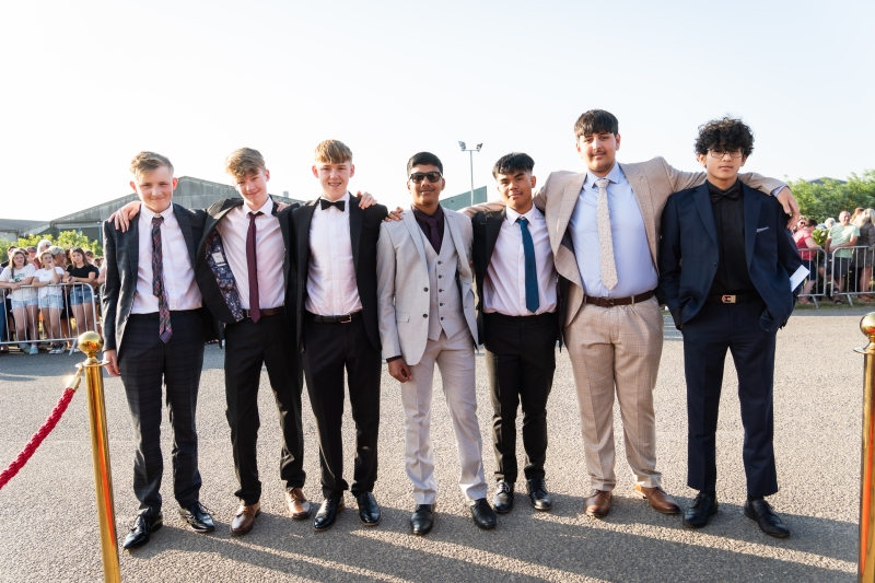 Glitz and glam at Year 11 prom – The Voice