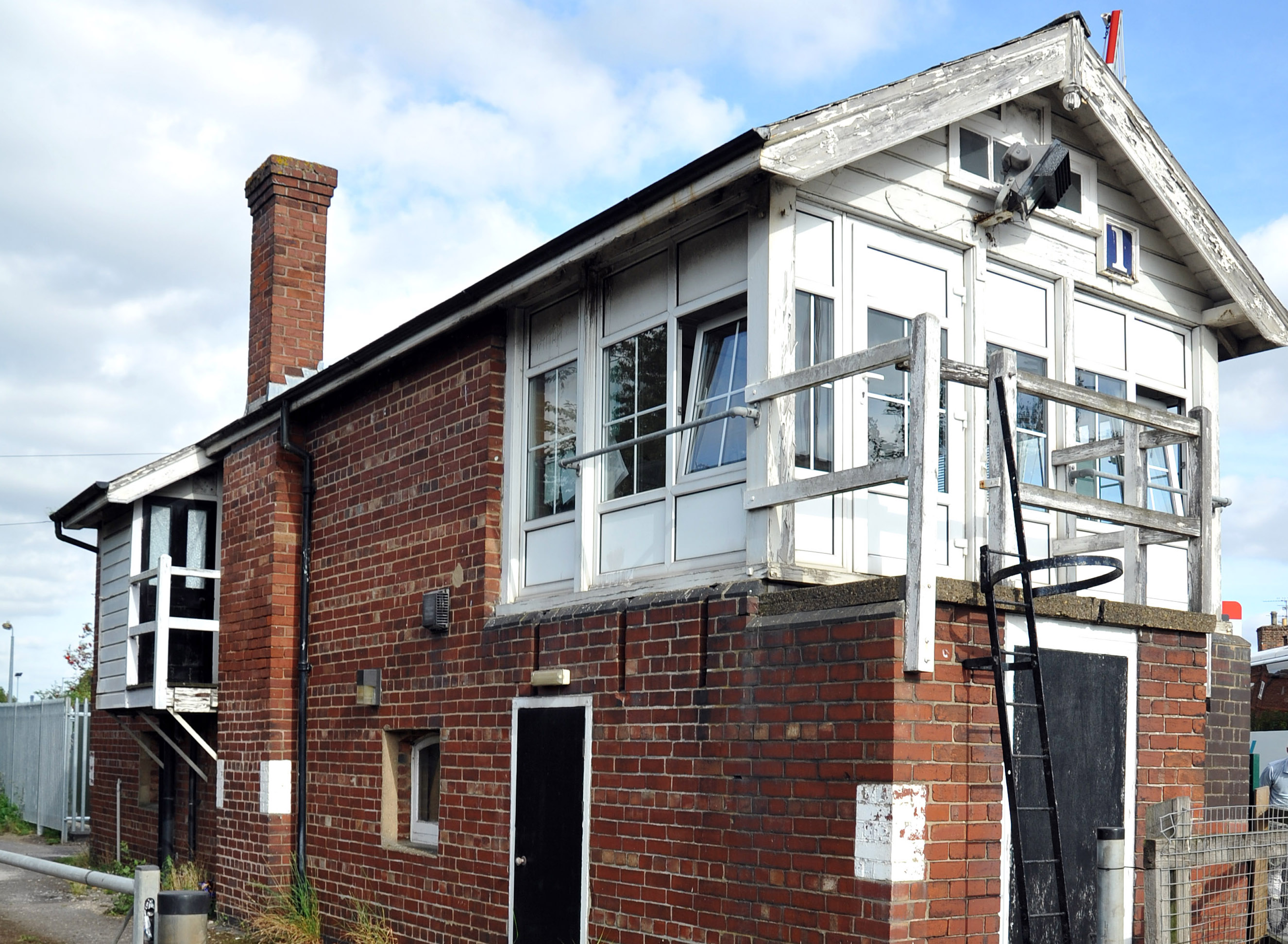 Another piece of railway history to disappear as Spalding signal box ...
