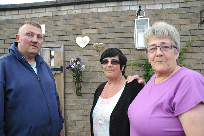 Spalding community unveils memorial to murdered mum and daughter - The ...