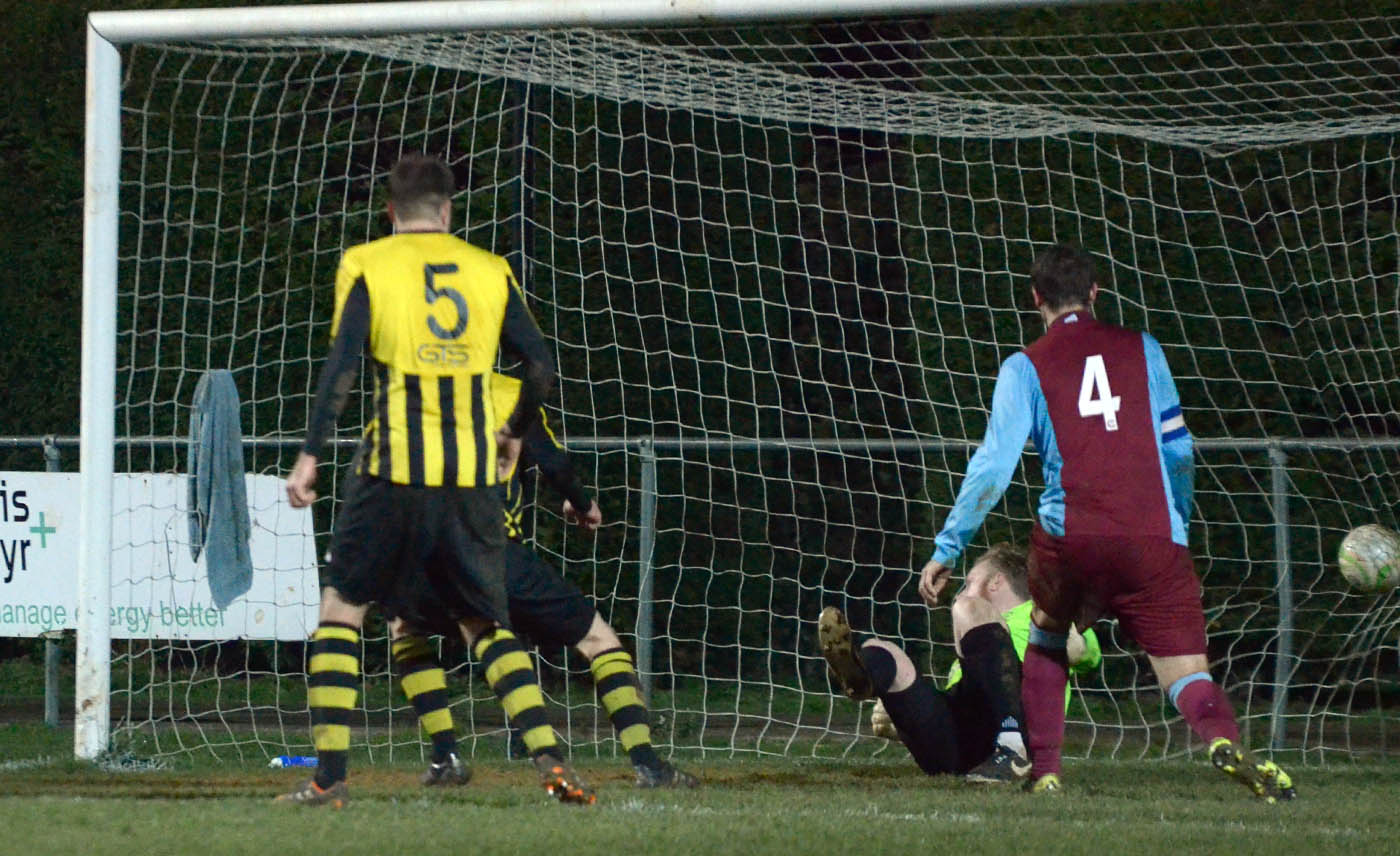 In-form Deeping hand disappointed Hayes a first Holbeach United defeat ...