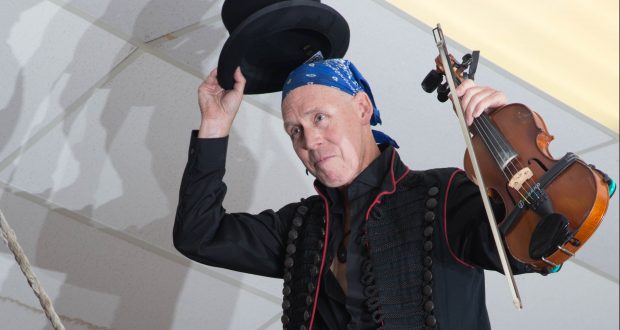 Daredevil Lindsay entertains up high in Long Sutton – The Voice