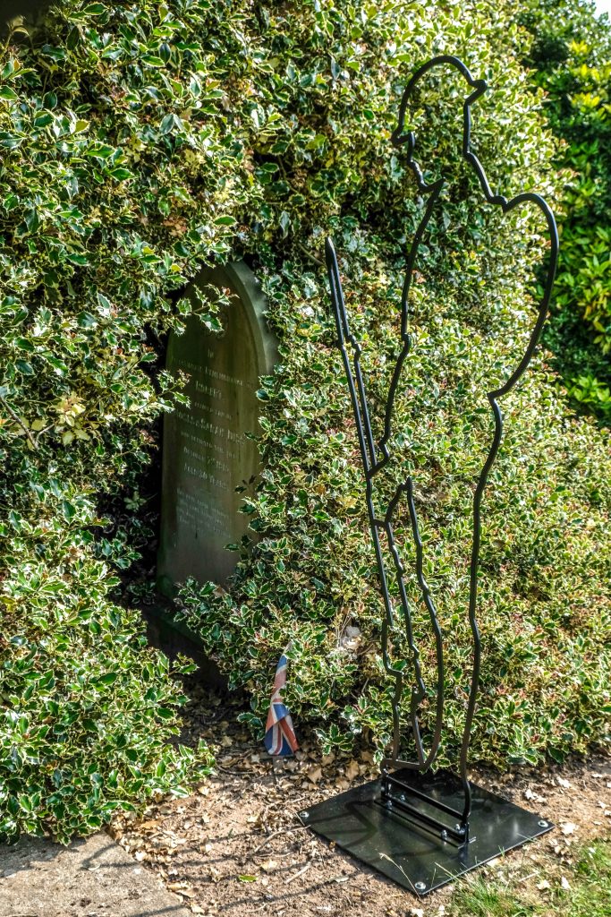 Tommy guards first war grave in Holbeach - The Voice