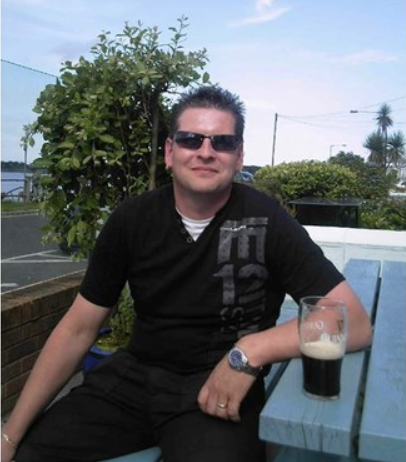 Flight attendant to jump from plane - The Voice