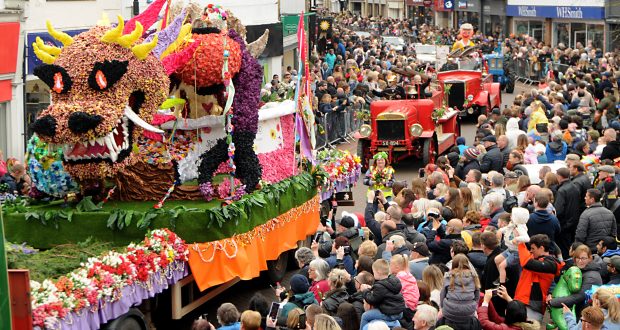 GALLERY – Spalding Flower Parade part two – The Voice