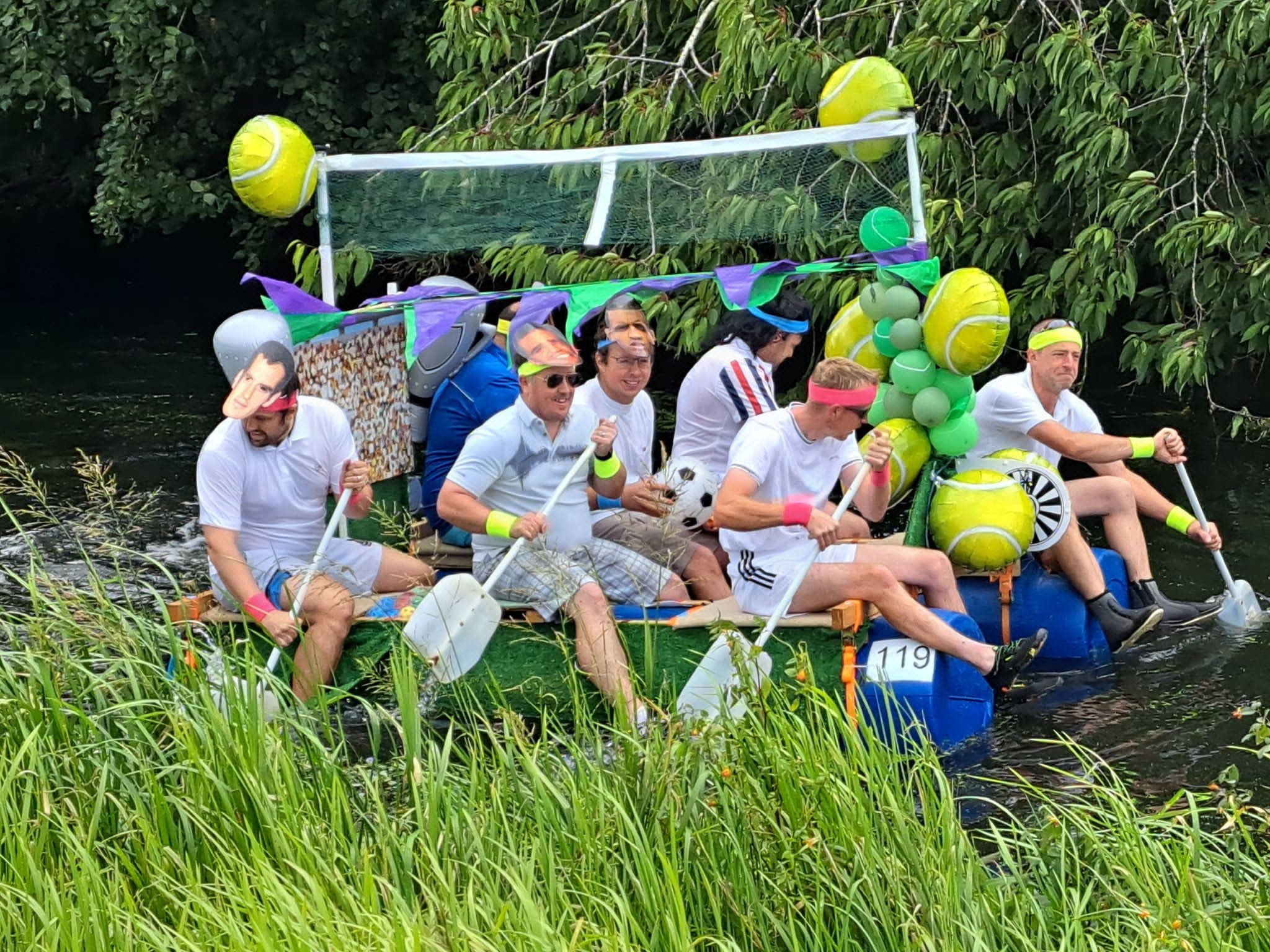 Round Table ace at dressing up - The Voice